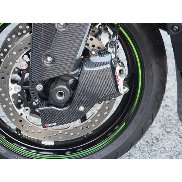 ●メーカー名：マジカルレーシング / Magical Racing●商品名：キャリパークーリングダクト●材質 綾織りカーボン製メーカー品番：001-ZH224-980AZ H2走行風でブレーキキャリパーを冷却し、安定したブレーキ性能をキープ...