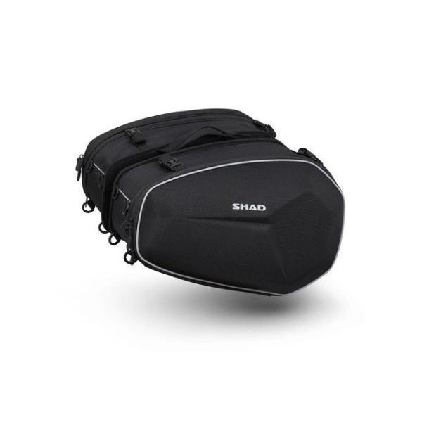 ●メーカー名：シャッド / SHAD●商品名：E48 サイドバッグ 46-58L ブラックメーカー品番：X0SE482JANコード：8430358689978■カラーブラック■ショートキャッチ気軽に使えるスタンダードなソフトバッグシリーズ。...