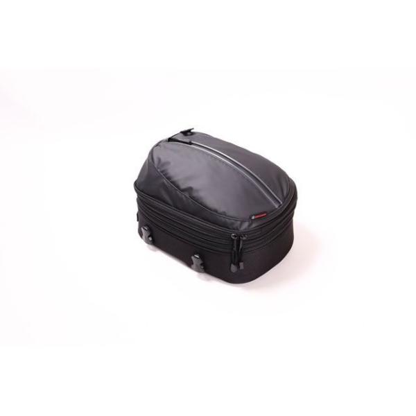 ●メーカー名：デグナー / DEGNER●商品名：シートバッグ（ブラック）メーカー品番：NB-50AJANコード：4524486088865ブラックポリエステル、TPR縦34×横24×幅20〜44cm ●容量：13.5〜32L ●付属品：ア...