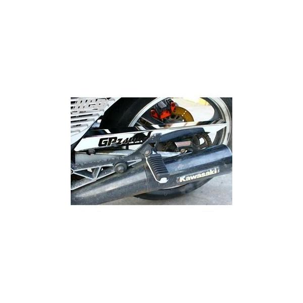 ●メーカー名：ACP(エーシーピー)●商品名：GPZ400F用 ロゴイリメッキ チェーンケースメーカー品番：STC035GPZ400Fスチール製メッキ仕上げ適合車種は全年式になります。取り付けは純正カバーと取り換えるだけですので簡単です。※...