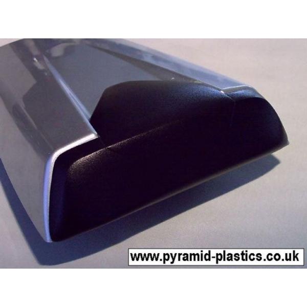●メーカー名：ピラミッドプラスチック / PYRAMID PLASTICS(ピラミッド プラスチック)●商品名：Suzuki SV 1000 Seat Pad Black 2003＞2014 ｜ 10009メーカー品番：pyr_10009S...