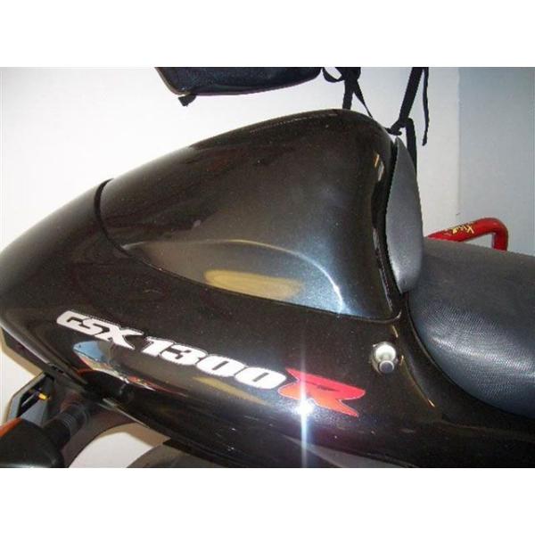 ●メーカー名：ピラミッドプラスチック / PYRAMID PLASTICS(ピラミッド プラスチック)●商品名：Suzuki GSX 1300 R Hayabusa Seat Pad Black 1999＞2007 ｜ 10016メーカー品...