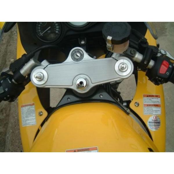 ●メーカー名：ピラミッドプラスチック / PYRAMID PLASTICS(ピラミッド プラスチック)●商品名：Suzuki SV 650 S Tank Fillet Carbon Look 1999＞2012 ｜ 61030Xメーカー品番...