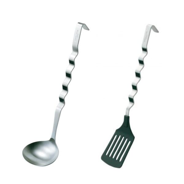 ワイルドさと頑丈さを追求したユニークデザイン「ウェ〜ブレードル」とフッ素加工フライパンに最適な66ナイロン製「ウェ〜ブナイロンターナー」のセットです。ウェ〜ブ形状で握りやすく、鍋のフチからのズレ落ちも防止ウェ〜ブが鍋の内側に沿うため、フタと...