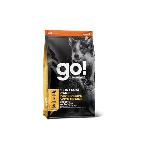 GO！SOLUTIONS 皮膚＋被毛ケアは、乾燥したかゆみのある皮膚や光沢のない被毛に苦しむ犬を、体の外側からも内側からも犬本来の美しさに保つため、放し飼いで健康に育ったダックを使用して特別に作られたプレミアムフードです。さらに果物と野菜で...