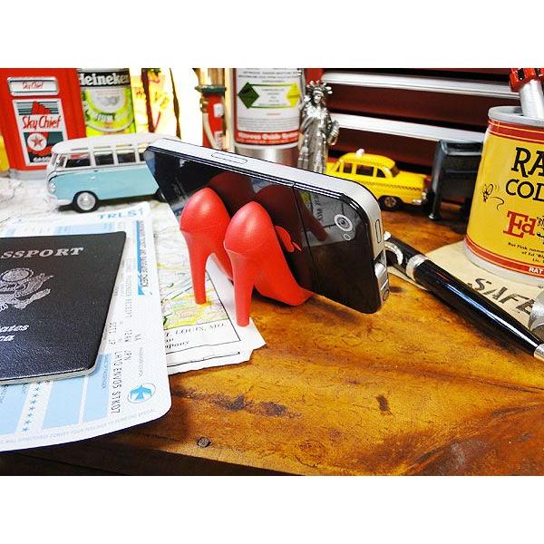 スマホスタンド一つだって、ボクらは遊びにしちゃう！美女のハイヒールをモチーフにしたおもしろスマホスタンドです。こういうのってみんな普通のヤツ使っちゃうでしょ！そんなありきたりのじゃ満足できないのがボクらアメ雑好きのココロってもんです。使い勝...