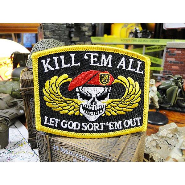見るからにミリタリー系ワッペンらしいフレーズが入ったKILL 'EM ALL（ヤツらを皆殺しにしろ）のヤツ！ 特殊部隊のトレードマークのベレー帽を被ったスカルが不気味に微笑む・・・・そんな「らしさ」溢れるデザインはミリタリー好きのボクらを挑...