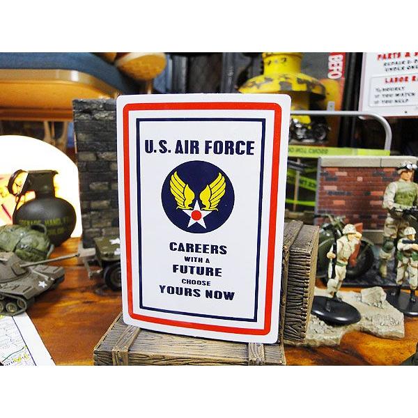 身に回りにある小物をU.S.エアフォース仕様にできちゃうミニサイズのステッカーです。たったシール1枚貼るだけなんだけど、できるあがるのはオリジナル感が満開のアイテムなの！こういう遊びって所さんが天才的でしょ！それをマネして遊んじゃおうってノ...