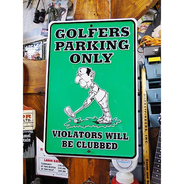 アメリカのストリートで見かけるパーキングサインをモチーフに、「ゴルファー専用駐車場」なんてジョーク看板にしたのがコレ！見るからに運動音痴そうなゴルファーがガチガチのスイングするシーンが描かれてるユニークなデザインなんです。こんな看板が家のガ...