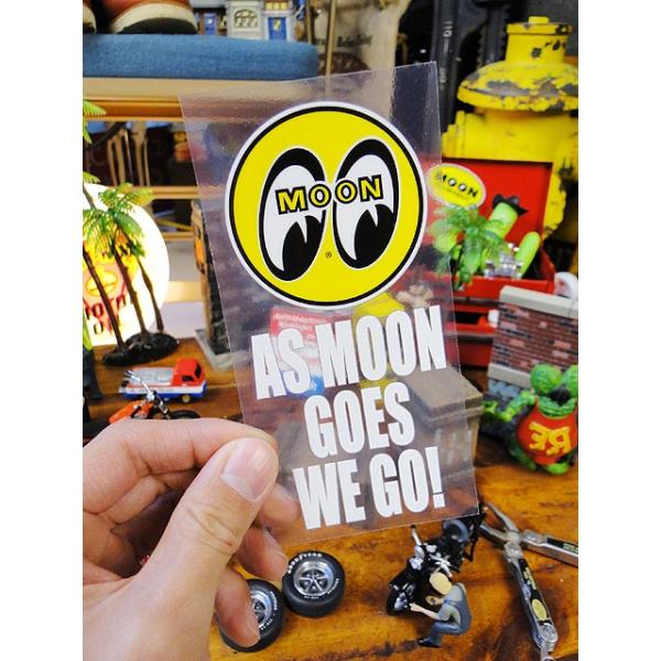 ムーンアイズのシンボルマーク、アイボールにアルファベットをコンビネーションしたムーンらしさ溢れるステッカーです。色の付いたシールの部分だけが残る抜きデカールになっていて、車のガラスや鏡なんかをドレスアップのが定番のヤツです。人目を引く目玉の...