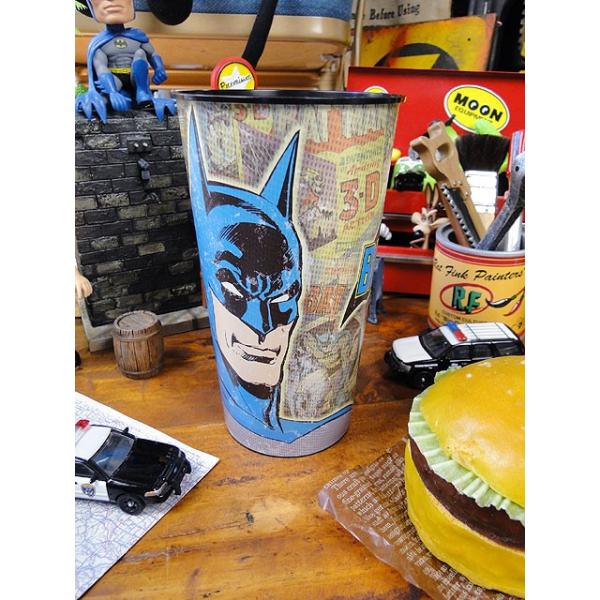 アメコミヒーロー参上！アメリカならプラカップだってこんなに遊んじゃうんだね！どの面から見てもアメコミが描かれてるというファンにはたまらないデザインが魅力のパーティーカップです。躍動感溢れるキャラクターのポーズは、まさに「らしく」って迫力満点...