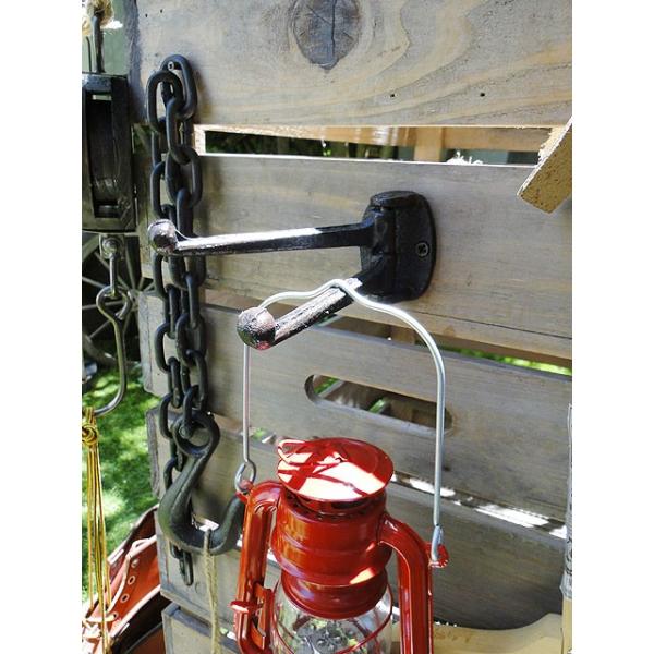 よく映画に出てくる外国の部屋ってアイアン製のフックが壁に付いてますよね！なんか フック一つにしてもカッコイイのが向こうのデザイン。そんなシーンをマネしたいって人のためにキャンディタワーが色んなアイアンフックを集めてきました。ブラックに塗装さ...