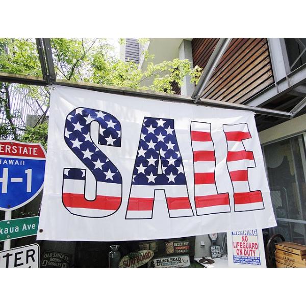 　「セールやってるよー」ってのをアメリカンにアピールできちゃう星条旗のセールフラッグです。こういうのを見るとアメリカ人だなーって思っちゃうねー　いつ何時も星条旗を忘れないっていうか、んーやっぱ好きなんだねー星条旗デザインが！で、我らニッポン...