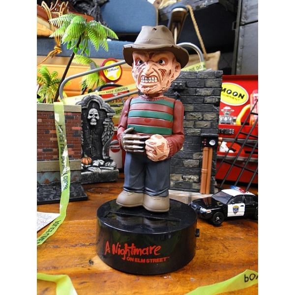 映画モノを得意とするボビングヘッドでおなじみのメーカー、NECA社から、太陽光で電力を得てユラユラと体を揺らす「ボディノッカー」シリーズがリリースされました。そして今回、登場したのはホラー界のカリスマキャラことフレディ！ボビングヘッドメーカ...