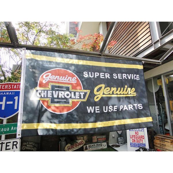 アメリカのカスタムショップの壁を飾る・・・・そんなディーラーフラッグのシボレーバージョンです。デザインが昔のシボレーロゴになっていて、古き良きアメリカの時代にあった町のカスタムショップを連想させてくれる雰囲気がまさにボクら好みってヤツ！フラ...