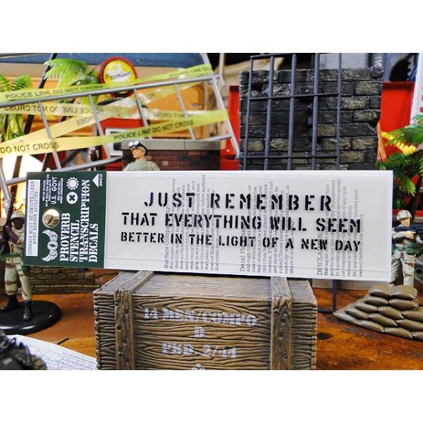 誰もが耳にしたことがある「ことわざ」を英語のステンシルフォントでステッカーにしたというユニークな商品がこちら！たしかに英語って、じっくりと読むことなく、雰囲気で見ちゃうものだよね！で、その書かれている英語が実は「笑う角には福来たる」だったり...