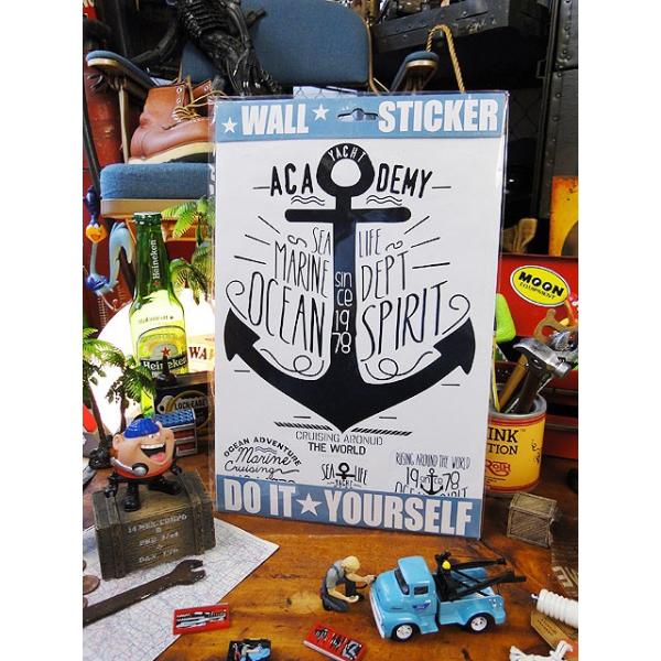 アメリカの街角で見かけそうなストアサインやアドバタイジングデザインをモチーフにウォールステッカーにしたのがこちら！いわゆる壁紙に貼れちゃうってステッカーです。この手のステッカーって結構色んなの見かけますが、子供向けだとか女の子向けのカワイイ...