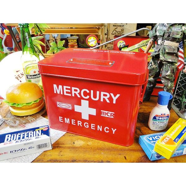 「いやーさすが」と言わせてもらいます。ボクらの期待を裏切らないデザインで登場してくれたマーキュリーのエマージェンシーボックス（救急箱）です。一見するとツールボックスか？って思っちゃう本体はスチール製で、フタを開けるとちゃんと仕切りと上皿トレ...
