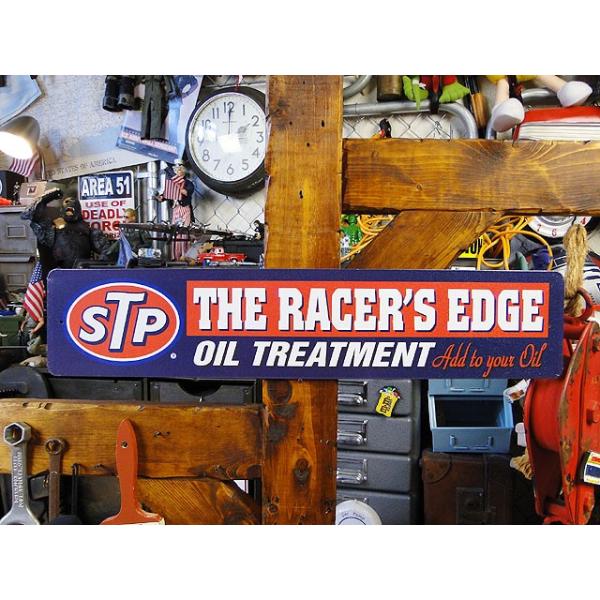 アメリカンガレージと言えばってくらい欲しいロゴ、STPのサインプレートで横長タイプのロングサインが仲間入りしました。見た目がメチャアメリカらしいロゴなので、すごくシンプルな理由からなんだけど、それで支持されてます。横長タイプの看板はその形状...