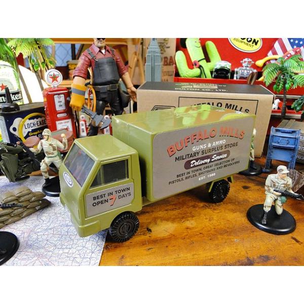 ドライバーセットを作るってなって、ダルトンにお願いするとこんなにステキなのがやって来ました。イチイチやることがセンスあるっていうか、この遊び心に毎回やられちゃいます。普段はトラックのトイって感じで、荷台部分をパカンと広げると中にドライバーセ...