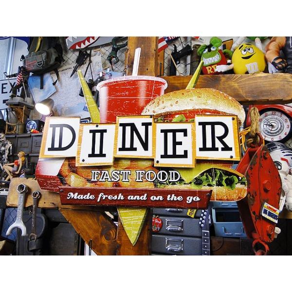 ハンバーガーにソーダドリンクっていうメチャクチャわかりやすいアメリカを表現したダイナーのロードサインのヘヴィースチールサインです。アメリカをクルマで走ってると、こんな看板が目に飛び込んでくるんだけど、そんなロードサイド看板を再現してあるの！...