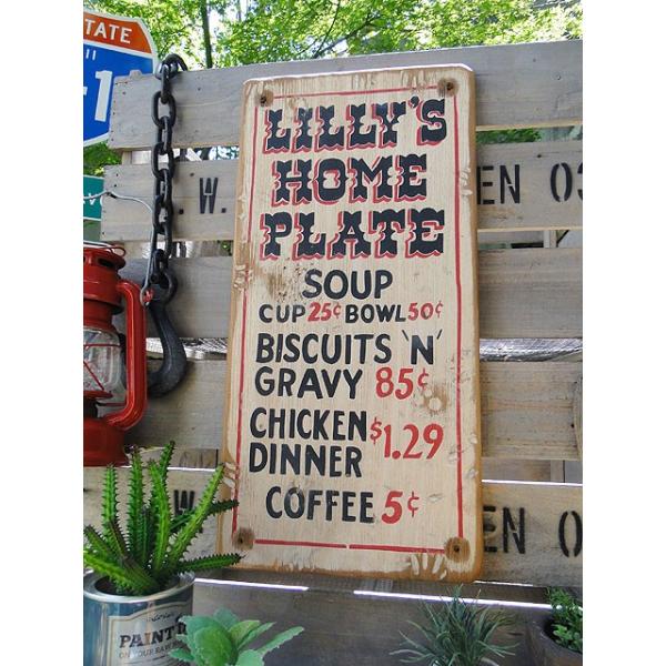 リリーの家庭料理のお店って可愛いタイトルが付いた木製看板です。店構えこそ大きくないけれど、いつも地元の人たちで賑わってる人気店ってありますよね！そこの入口に、椅子が置いてあってそこにチョコンと立て掛けてありそうな・・・・そんな看板をそのまま...