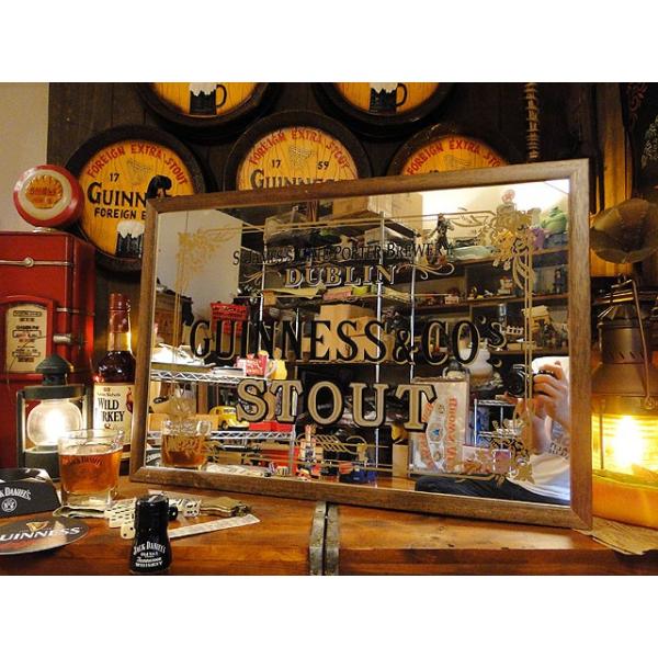 外国のバーを訪れると目にするリカーブランドのパブミラーでお店を本気でディスプレイする時に飾られるビッグサイズバージョンを見つけてきました。こういうアイテムがあるのはさすがパブの本場イングランドだけあります。パブミラーというアイテム自体が日本...