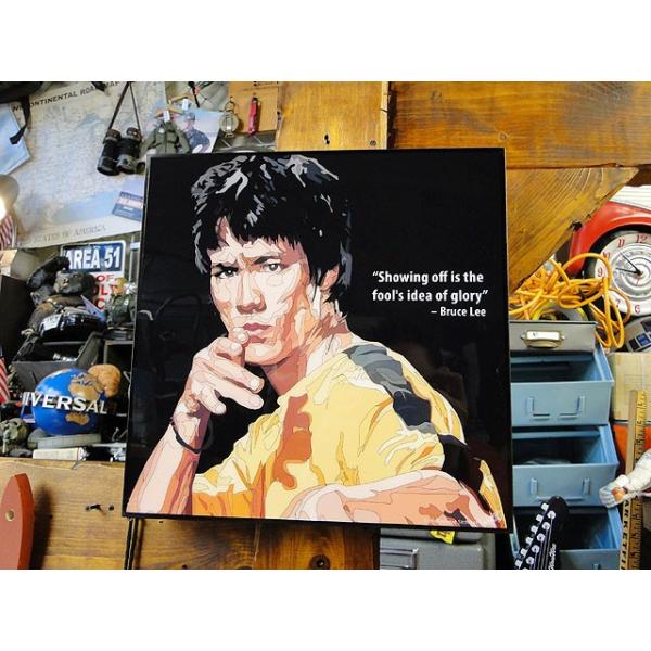 映画の世界のヒーローは数々いるけれどボクらの時代のヒーローと言えば 間違いなくこの人は入るね！ブルース・リー！初めて彼の映画を観た時の興奮と言えば誰しも覚えてるはず！ヌンチャクという武器をまるでマジシャンのように振り回し何十人という敵を次々...