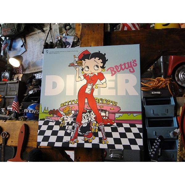 ベティがやって来ると、そこはまるで遊園地！アメリカンらしい賑やかなシーンを連れてきてくれる・・・・ベティ・ブープのキャンバスアートです。ポスターと違って木枠の分だけ奥行きがあるから、壁に飾りつけるとボコッと飛び出して、空間をよりオシャレに演...