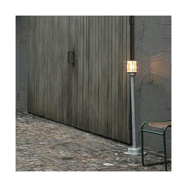 おうちにカフェやレストランの雰囲気を持ち込みたい…そんな想いを光で演出してくれるのが、このランプです。このモデルは家庭工コンセント式なので、通常の家電同様にコンセントに差し込むだけでOKなんです。コンセント式なので、これにクリスマスのイルミ...