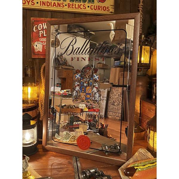 外国のバーを訪れると目にするリカーブランドのパブミラーで、お店を本気でディスプレイする時に飾られる・・・・「ビッグサイズバージョン」を見つけてきました。こういうアイテムがあるのは、さすがパブの本場イングランドだけあります。パブミラーというア...