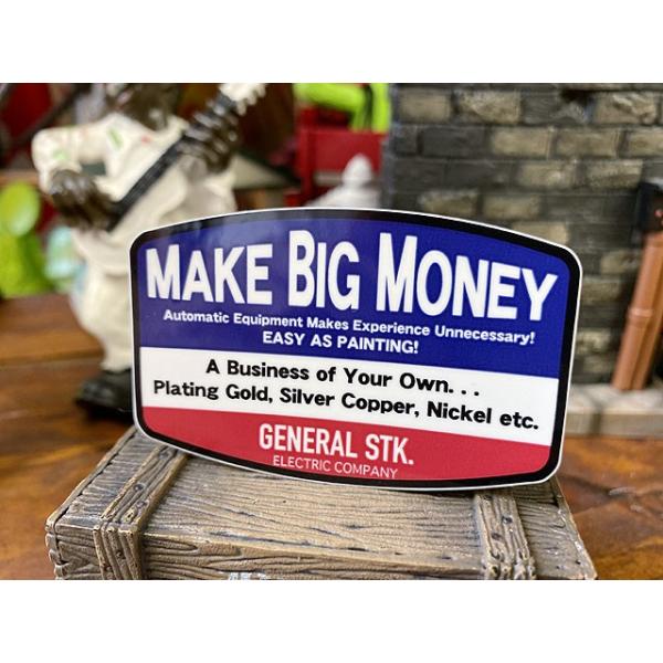 アメリカ好きな人なら、英語のパッケージやポスターを目にする度に、気になって、ついつい見てしまうって人、少なくないはず！かく言う私も、まさにそんな一人です。このステッカーは、アメリカの昔のアドバタイジングをモチーフに、小ぶりなサイズで仕上げた...