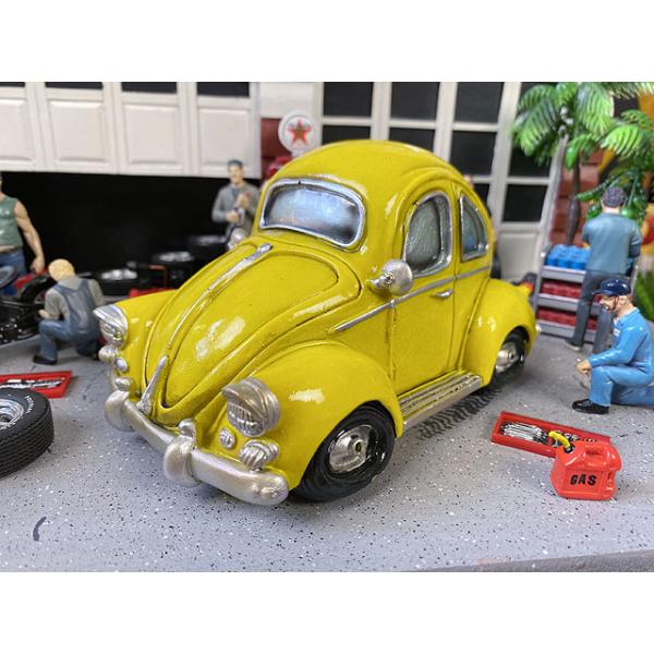 往年のクラシックカーをディフォルメデザインで再現したオールディーズマネーバンクです。昔、この手のイラストを、カー雑誌の表紙なんかでよく見かけたものですが、それを立体的に作り上げたって感じかな！なんか生きてるみたいに躍動感があって、デスク脇と...