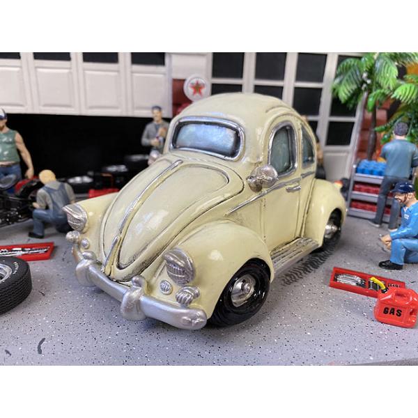 往年のクラシックカーをディフォルメデザインで再現したオールディーズマネーバンクです。昔、この手のイラストを、カー雑誌の表紙なんかでよく見かけたものですが、それを立体的に作り上げたって感じかな！なんか生きてるみたいに躍動感があって、デスク脇と...