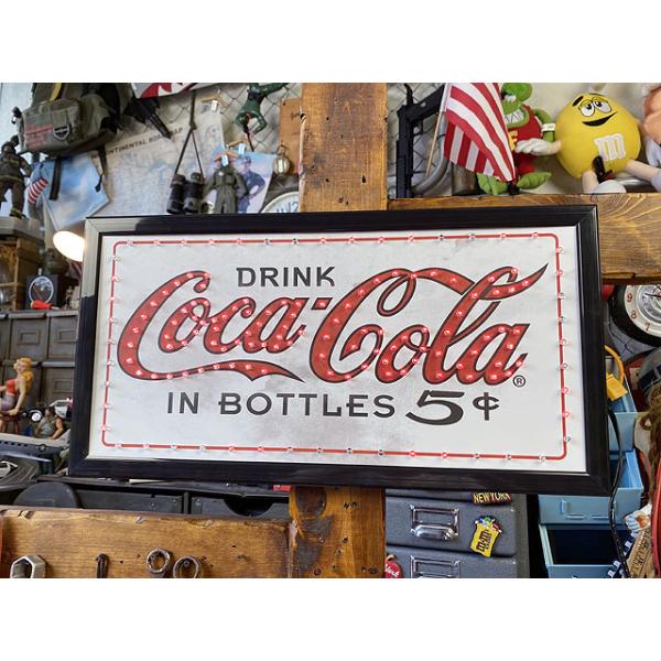 アメリカのシティに行くと見かけるビルボードサインを思わせる・・・・そんなLEDを使ったコカ・コーラのサインボードです。付属のアダプターを挿すとLEDドットがチカチカと左右移動するように点滅してシーンを盛り上げてくれるの。このサインの良いとこ...