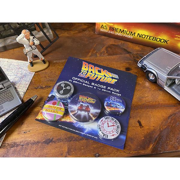 1985年の公開から35年経った今でも、その人気は衰えず！世界中では今でも色んなバック・トゥ・ザ・フューチャーグッズがリリースされてるんですがそんな情報をキャッチしてキャンディタワーがオフィシャルライセンスプロダクツをゲットしてきました。映...