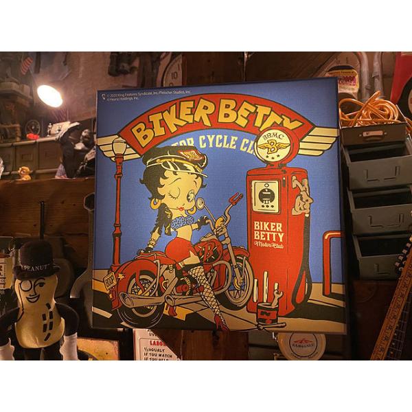 ベティがやって来ると、そこはまるで遊園地！アメリカンらしい賑やかなシーンを連れてきてくれる・・・・ベティ・ブープのキャンバスアートです。ポスターと違って木枠の分だけ奥行きがあるから、壁に飾りつけるとボコッと飛び出して空間をよりオシャレに演出...