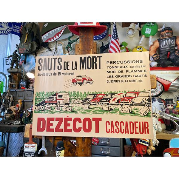 アメリカって国はいつの時代もやることが派手！50年代〜60年代に盛んだったクルマでジャンプしてその下に並んだクルマを飛び越える・・・・いわゆるスタントカーショーを告知するポスターを復刻させたってヤツなんです。こういうのを見つける度にテンショ...