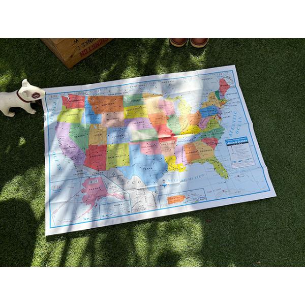 アメリカの学校や公共機関なんかでも使われてるMADE IN U.S.A.の合衆国マップです。日本の26倍もの国土があるアメリカはとにかくデカイ！カリフォルニア州だけでも日本がすっぽりと入っちゃうからねーで、その合衆国の地図なんだけどアメリカ...