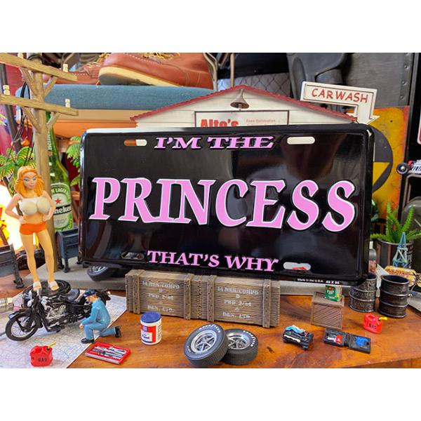 「私はお姫様よ」なんて冗談はよく聞くフレーズだけど「それならば」って、本当にグッズを作っちゃうのがアメリカ人のユニークなところ！お姫様をイメージした派手なピンク色の英文字もまさにイメージどおり！堂々とお姫様を名乗っちゃう・・・・そんなアナタ...