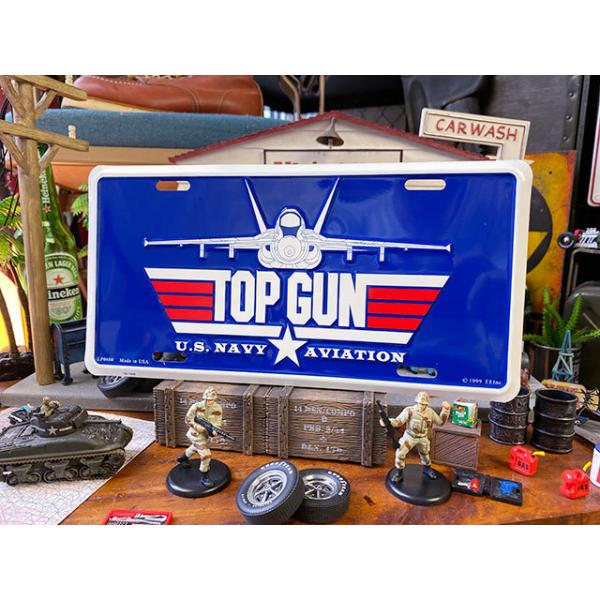 トム・クルーズ主演の映画「トップガン」で一躍有名になったエリートパイロット養成学校「トップガン」のライセンスプレートです。当時、映画をみてマーベリックになりきった世代ならドンズバなデザインでしょ！「トップガン=最強・最高」ってイメージがしっ...