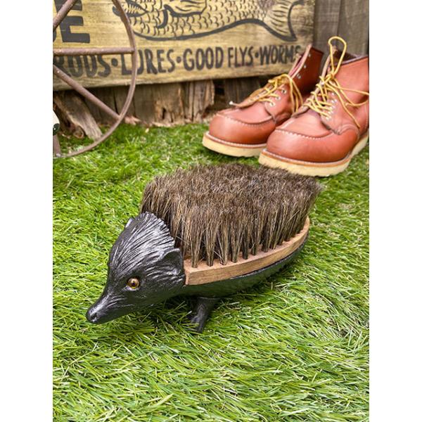 遊びに来た友達に「これ何？」って聞かれるような・・・・そんなおもしろい空間作りが好き！玄関って傘立てだったり、マットだったり・・・・結構定番のモノで終わりになりがちだけど、そんな時に出会ったのがこのハリネズミ君なの！帰宅時に靴裏の泥汚れを落...