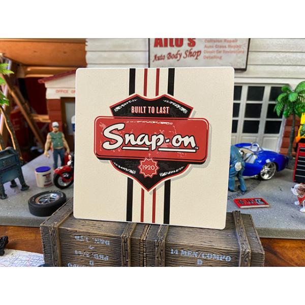 高級ツールの代名詞ブランドスナップオンのオフィシャルステッカーです。一般販売されるような普通のステッカーと違って、ツールを購入した人向けに用意されるため一般流通がほとんどしないので入手困難なんです。そんな貴重なステッカーを独自ルートでアメリ...