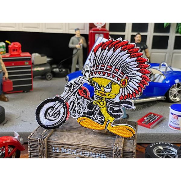 ルーニーテューンズの可愛いキャラとして人気のトゥイーティーがちょっとヤンチャでワルなノリでカスタムアートやミリタリーの世界に度々登場するんですがそっち系のデザインが珍しくワッペンになって登場したの！この手のデザインって、Tシャツやジャケット...