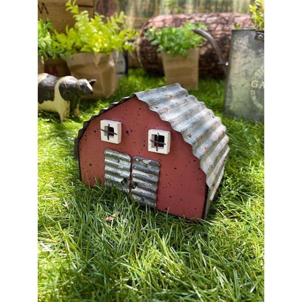 アメリカの田舎町をクルマで走ってると目にする大きな納屋（バーン）をモチーフにしたガーデンオブジェです。ガーデニングは花やハーブなんかを植えて終わりってんじゃなくてその後に雑貨小物で演出してやるともっと楽しいの！たとえばこの納屋のガーデンオブ...