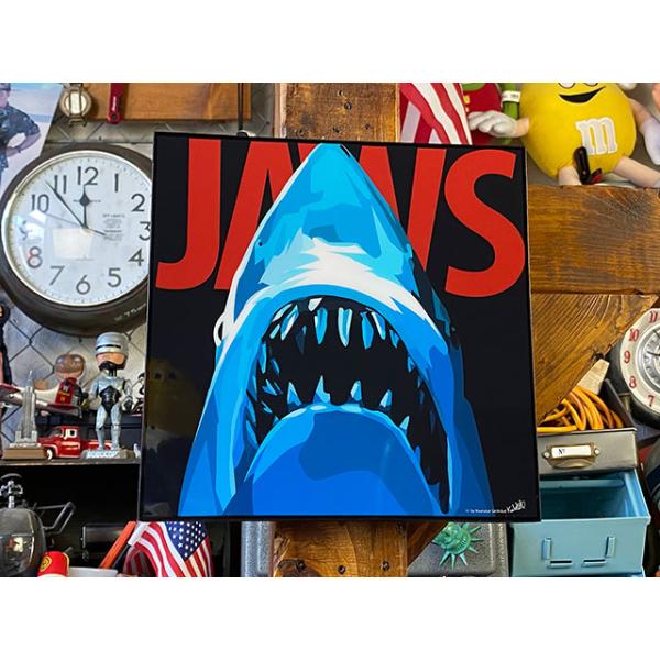 USJのアトラクションでもおなじみ！巨大な人喰いサメの映画「ジョーズ」からあの有名すぎるポスターをモチーフにしたアート作品！あのポスター自体がもはや永遠の傑作だけに リ・デザインとなるとなかなかジョーズの魅力を出し切れないものですがさすが人...