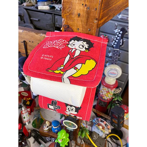 昔から定番スタイルのトイレットペーパーホルダーをアメリカの国民的キャラのベティ・ブープでデザインにしたという・・・・キュートなアイテムが届きました！ベティちゃんと言えばその可愛さはもとよりシーンに賑やかにしてくれるムードもあって、アメリカン...