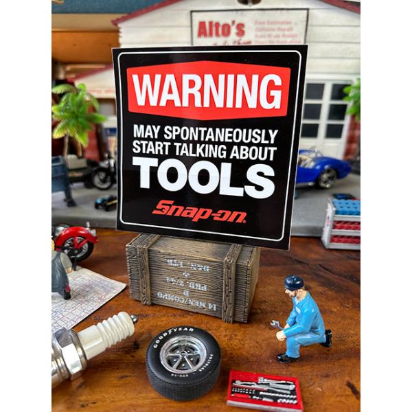 プロのメカニックガレージの壁にバシッと貼られてそうな・・・・そんな警告サイン風ステッカーがあのスナップオンブランドからリリースされました！プロフェッショナルツールとアピールするこのステッカーは素人のボクらをその気にさせてくれる・・・そんな本...
