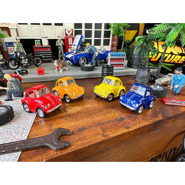 愛くるしいルックスで、今でも世界的に人気の高いフォルクス・ワーゲンの名車クラシックビートルをベースにさらにディフォルメ化させたデザインでミニカー（プルバックカー）に仕上げたってのがコチラ！ノリとしてはチョロQって感じなんだけどボディがミニカ...