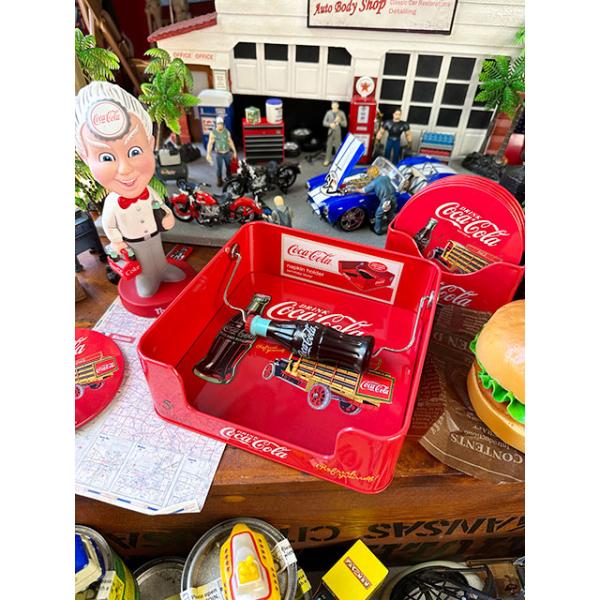 アメリカでは定番のナプキンホルダーがコカ・コーラブランドで登場です。             市販のナプキンをトレイにセットすれば準備完了！             上から1枚ずつ取って使う・・・・一番使いやすいタイプになってます。    ...